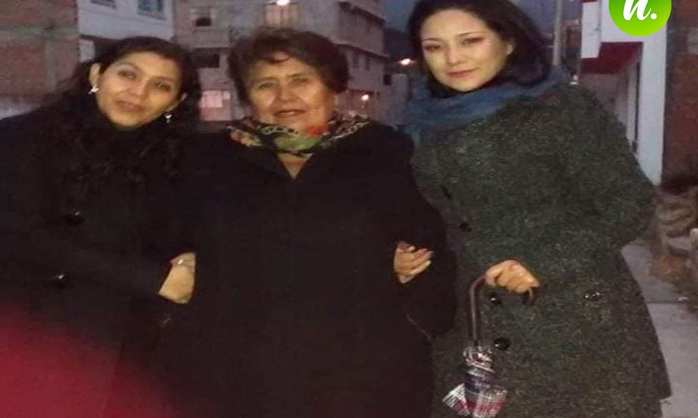 La señora Donata y sus guapas hijas