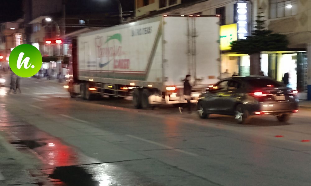 CAVASSA: Camión de carga circula impunemente por avenida Luzuriaga